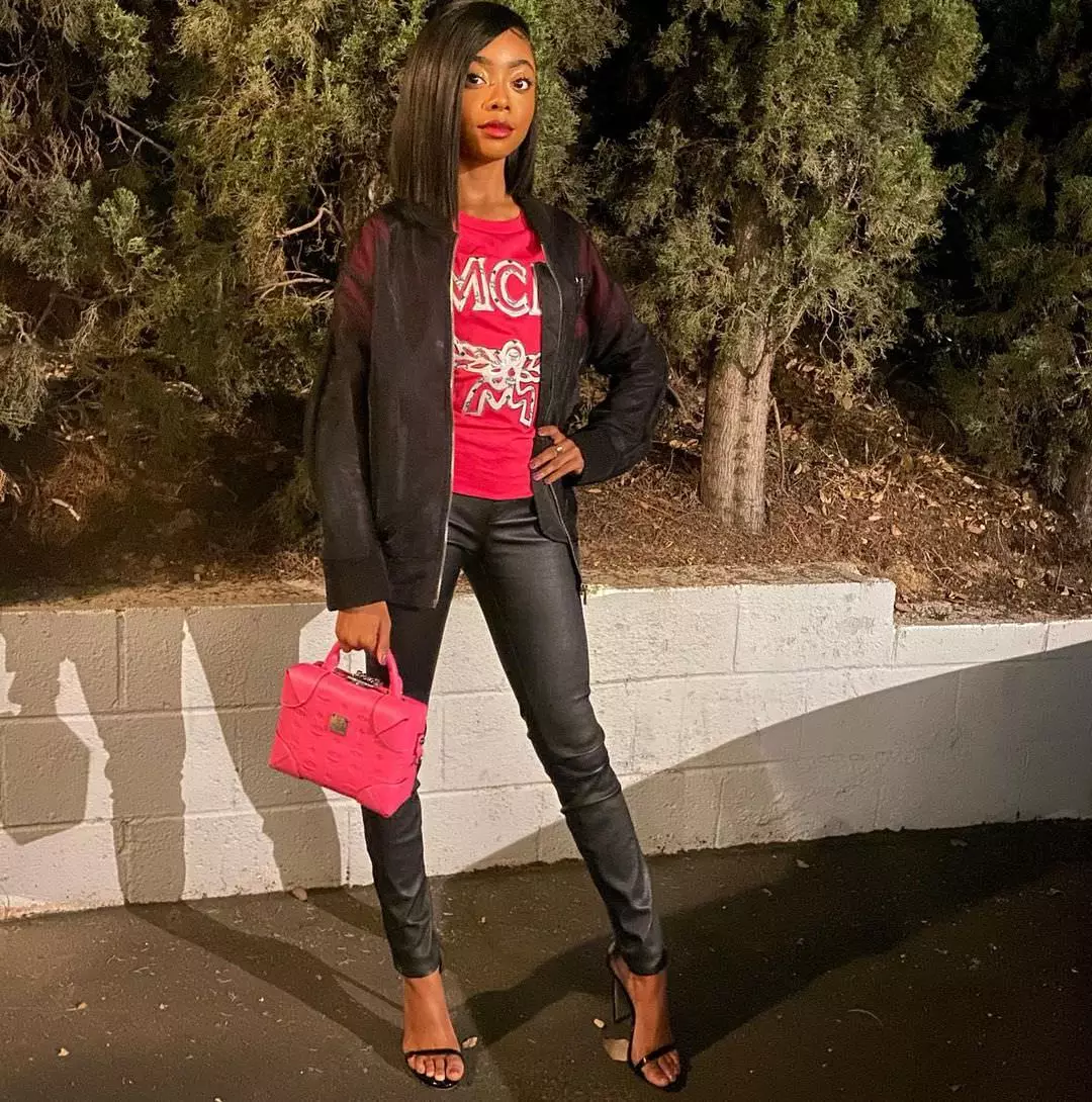 Skai Jackson Instagram'da Çantalarını Göstermeyi Seviyor 600_11