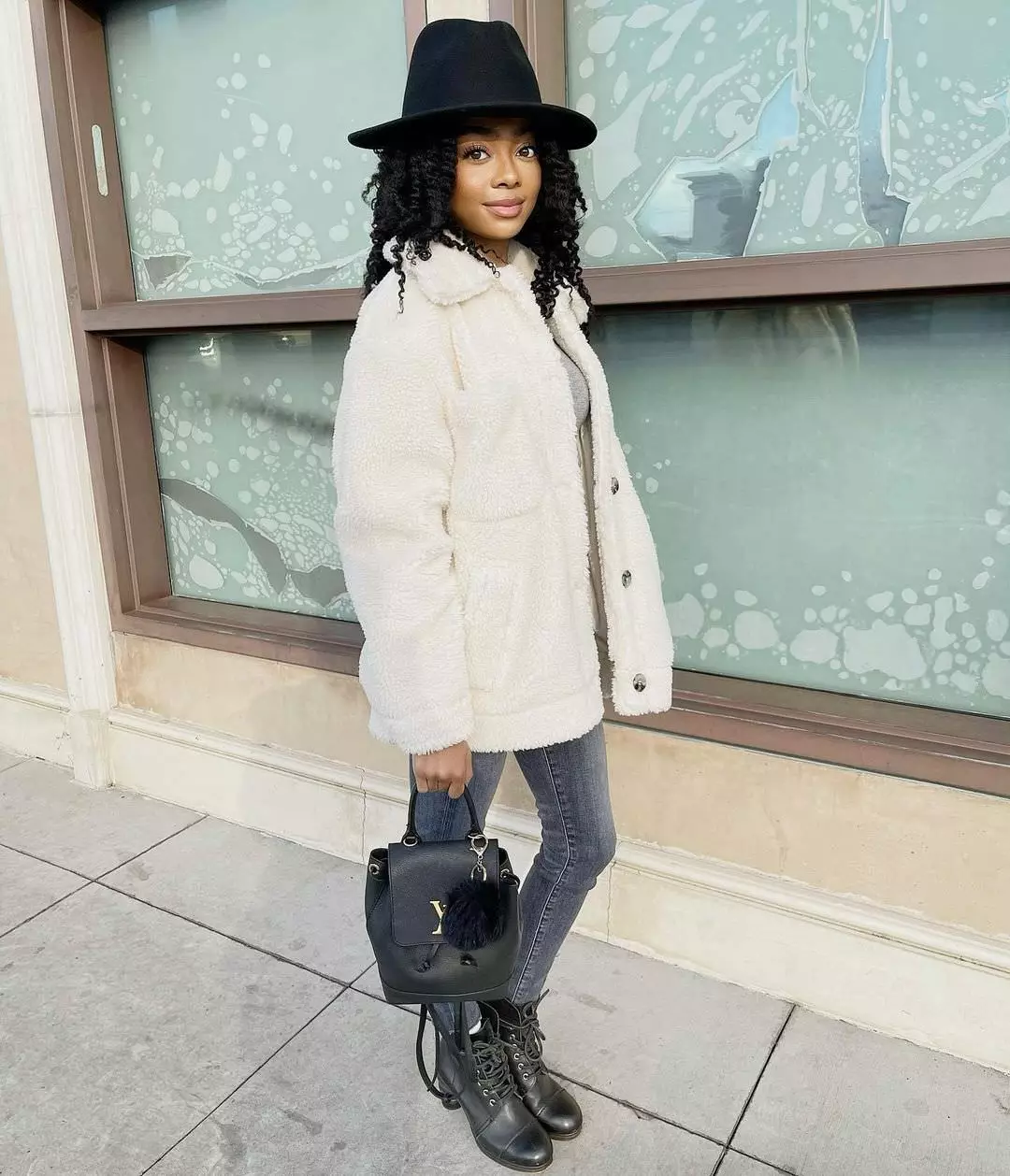 Skai Jackson Instagram'da Çantalarını Göstermeyi Seviyor 600_3