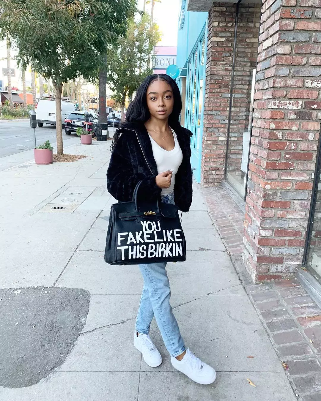 Skai Jackson Instagram'da Çantalarını Göstermeyi Seviyor 600_9