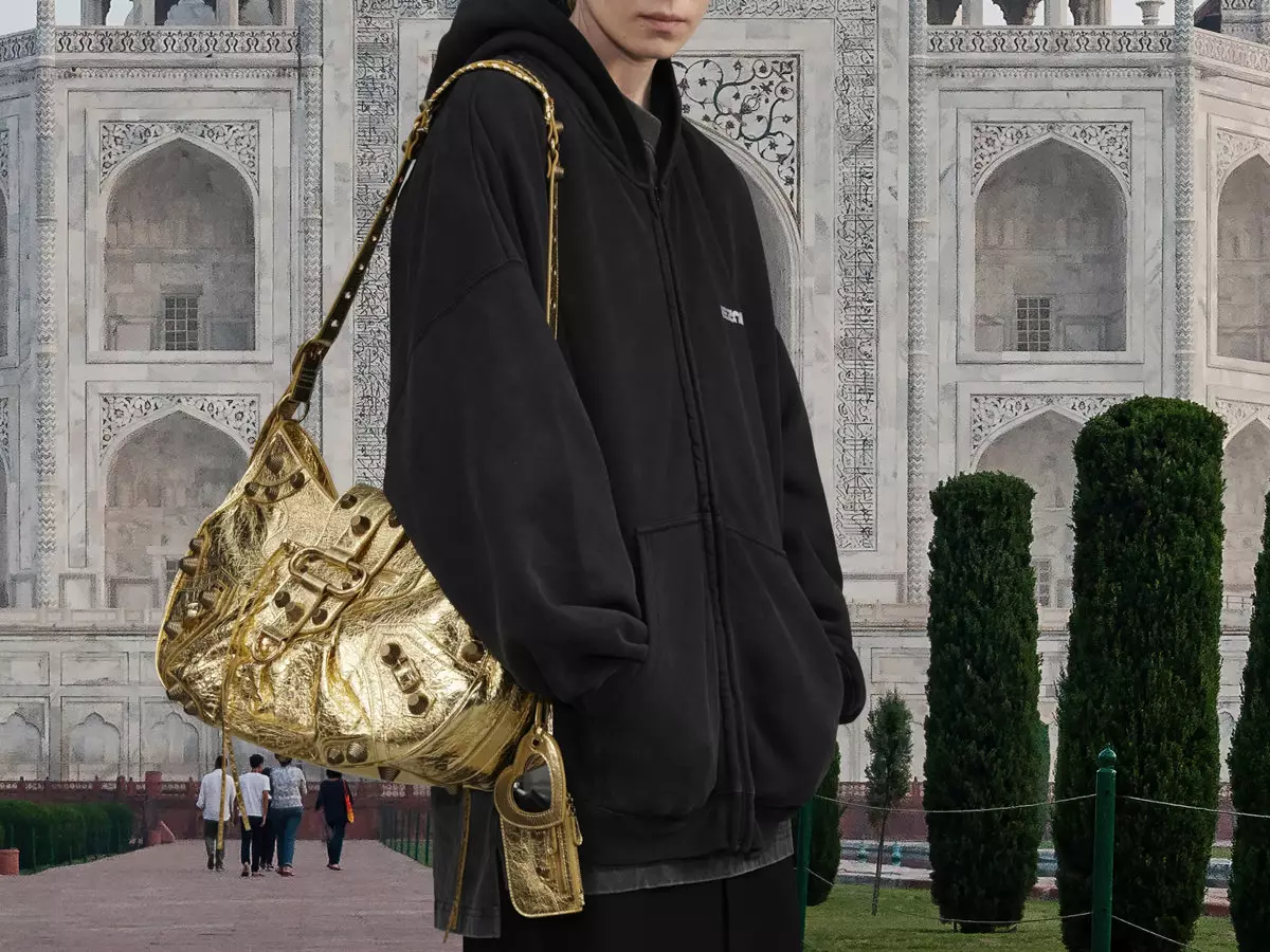 Balenciaga nos leva em uma turnê mundial com seu lookbook pré-outono 2021 616_1