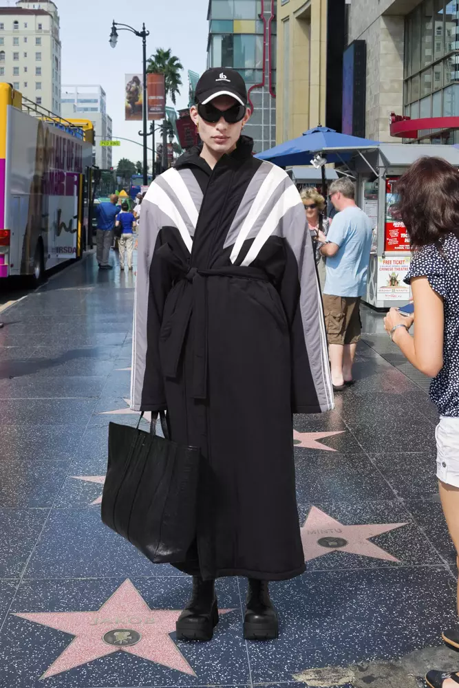 Balenciaga viib meid oma 2021. aasta sügise-eelse lookbookiga maailmaturneele 616_16