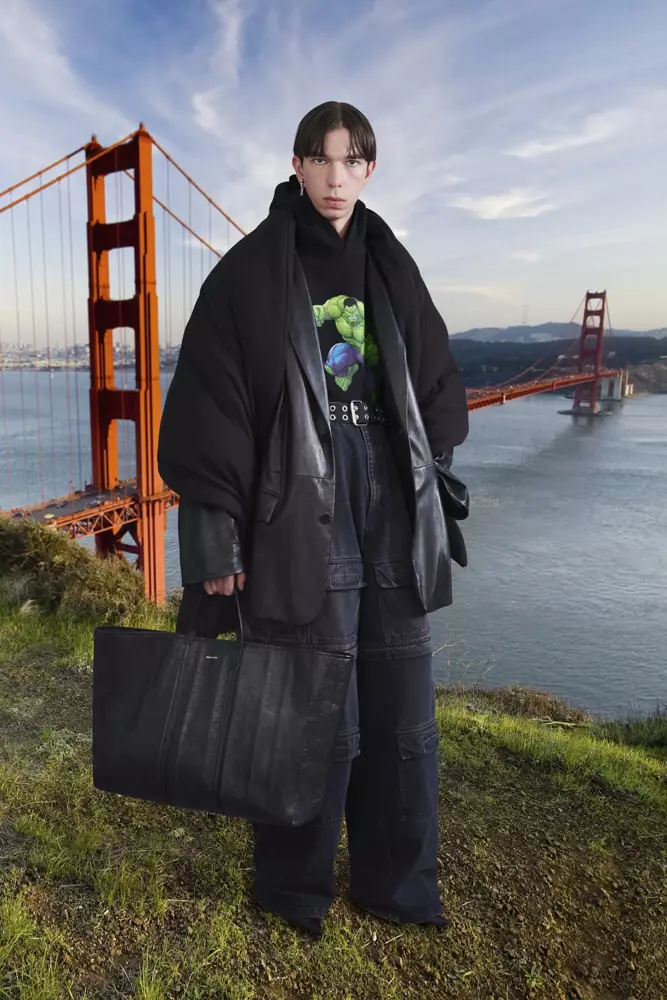 Dinala Kami ng Balenciaga sa Isang World Tour Gamit ang Pre-Fall 2021 Lookbook nito 616_19