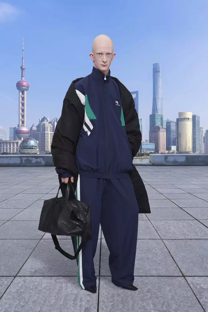 Dinala Kami ng Balenciaga sa Isang World Tour Gamit ang Pre-Fall 2021 Lookbook nito 616_29