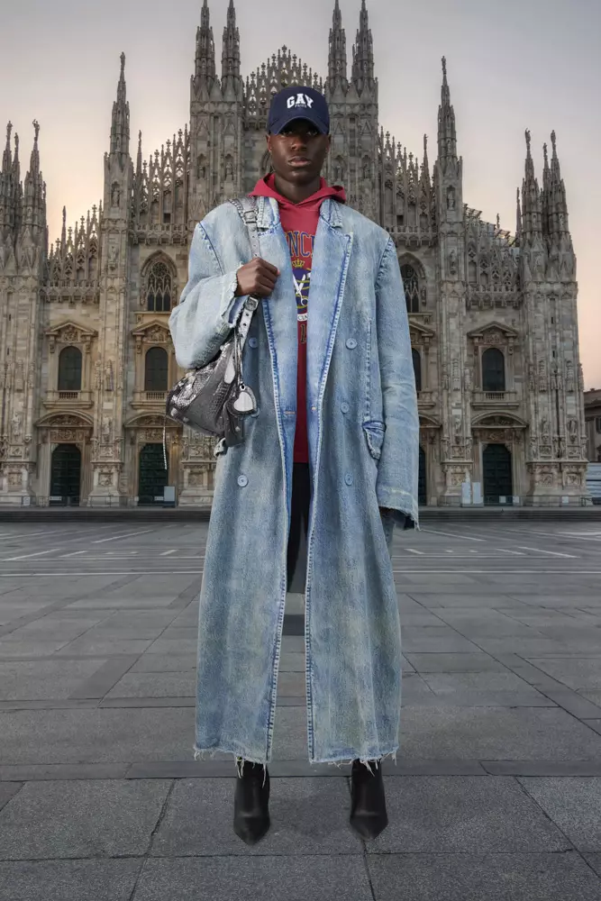 Dinala Kami ng Balenciaga sa Isang World Tour Gamit ang Pre-Fall 2021 Lookbook nito 616_31