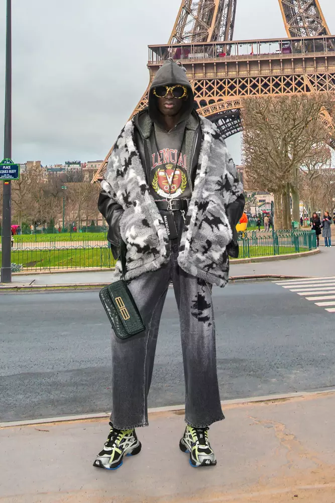 Dinala Kami ng Balenciaga sa Isang World Tour Gamit ang Pre-Fall 2021 Lookbook nito 616_38