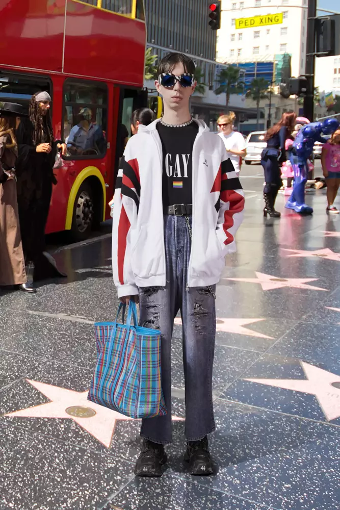 Dinala Kami ng Balenciaga sa Isang World Tour Gamit ang Pre-Fall 2021 Lookbook nito 616_40