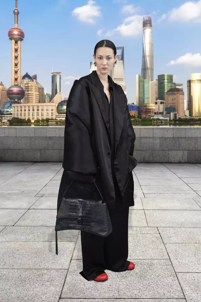 Dinala Kami ng Balenciaga sa Isang World Tour Gamit ang Pre-Fall 2021 Lookbook nito 616_8