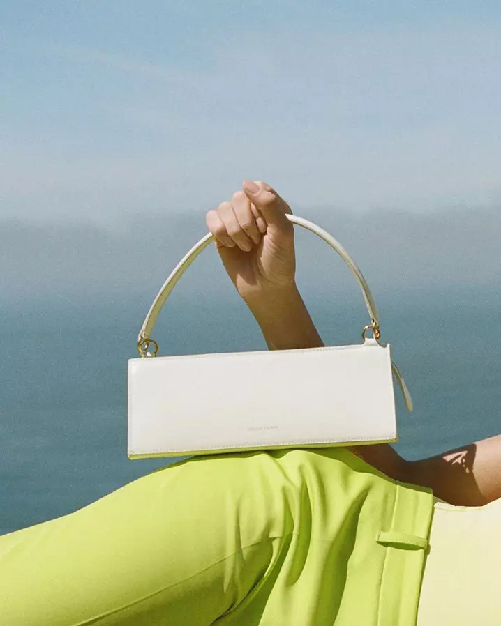 Mansur Gavriel debutta con una nuova elegante borsa a tracolla 636_3