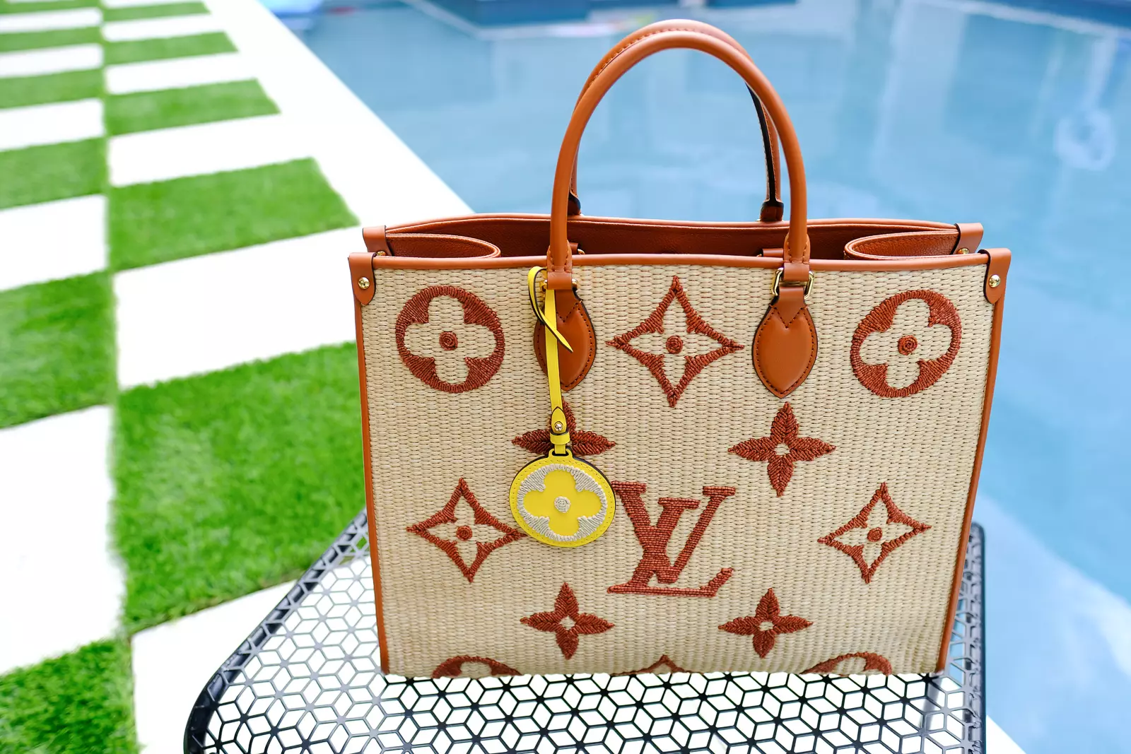 Fjouwer opfallende tassen fan 'e Louis Vuitton By the Pool Collection