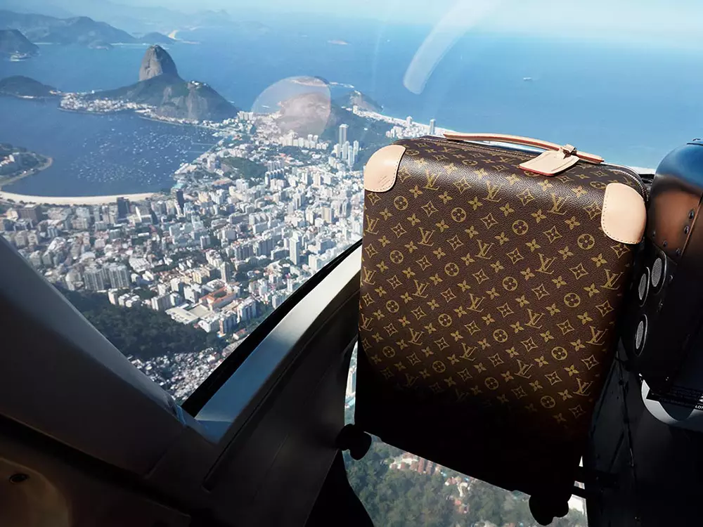 I-Louis-Vuitton-Rolling-Luggage-1