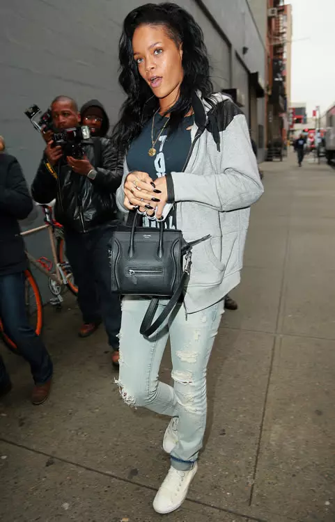 Kan er gewoon niet genoeg van krijgen: Rihanna en haar Celine Nano 6748_2