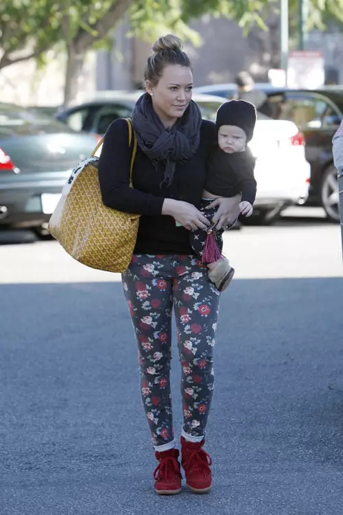 Hilary Duff använder Goyard som sin babyväska 6781_3