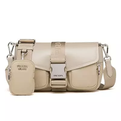 I-Prada Pocket Bag Ihlanganisa Ubuciko Nokusebenza 684_23