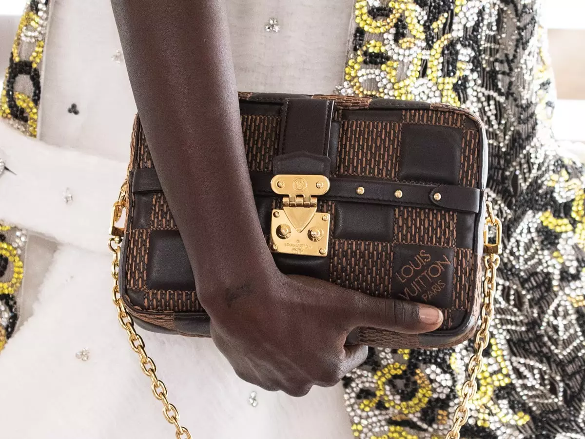 Matumba Onse Ochokera ku Louis Vuitton's Greco-Roman Inspired Collection