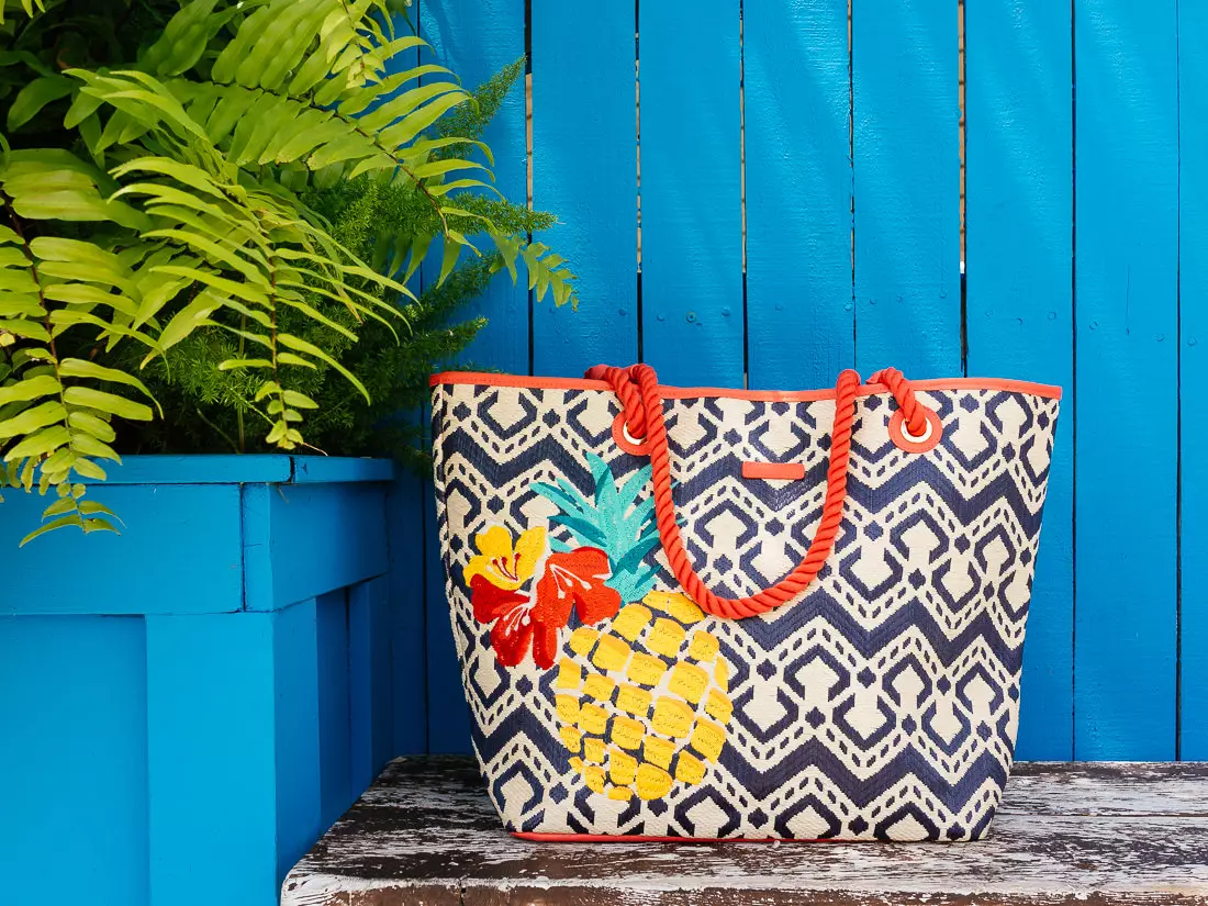 Nahita ny Tote Beach Perfect avy amin'i Vera Bradley aho 7000_4