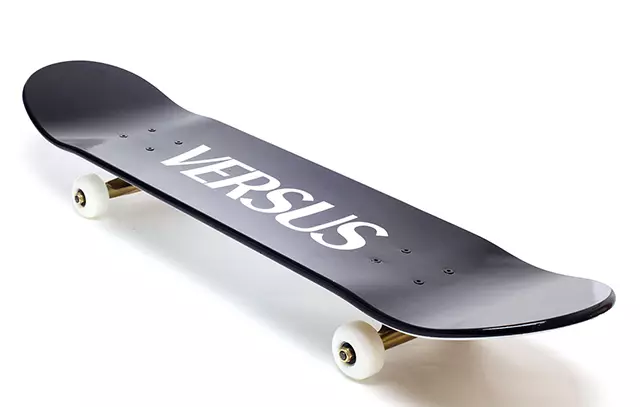 Versus logo skateboard