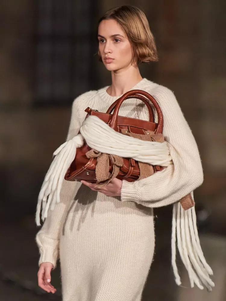 Ginawa ni Gabriela Hearst ang Kanyang Runway Debut sa Fall 2021 Show ni Chloé 712_20