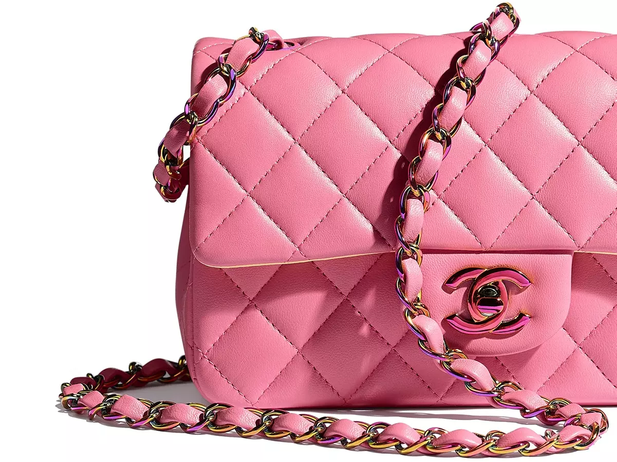 Behar ez ditudan baina nahi ditudan gauzetan fitxategia: The Rainbow Hardware Chanel Mini Flap Bag