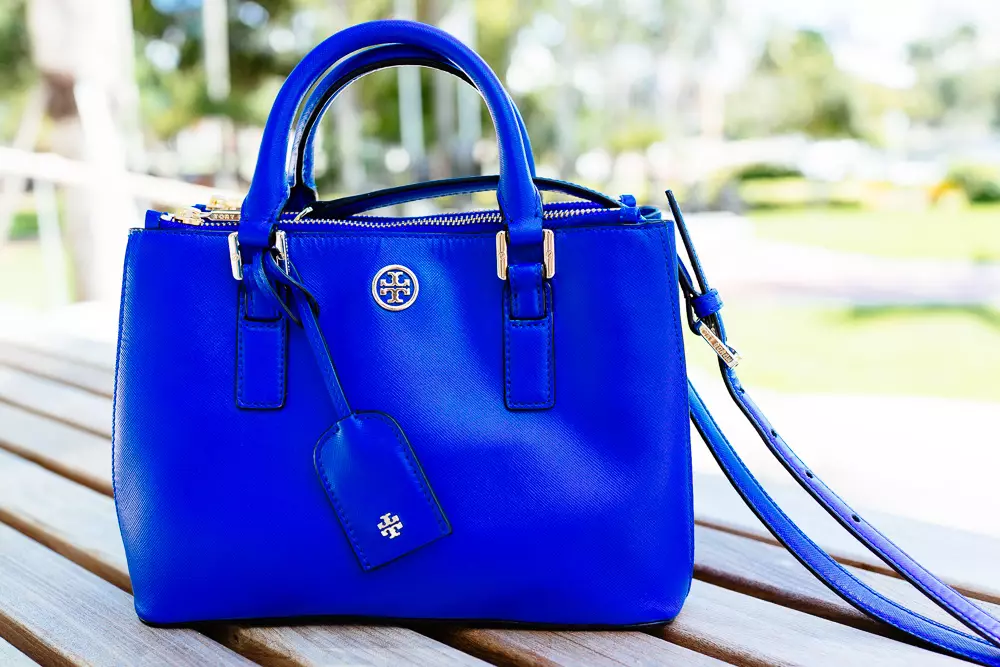 Ұлттық сөмке күнінің басты назары: Tory Burch Robinson Micro Double Zip Tote 7426_1