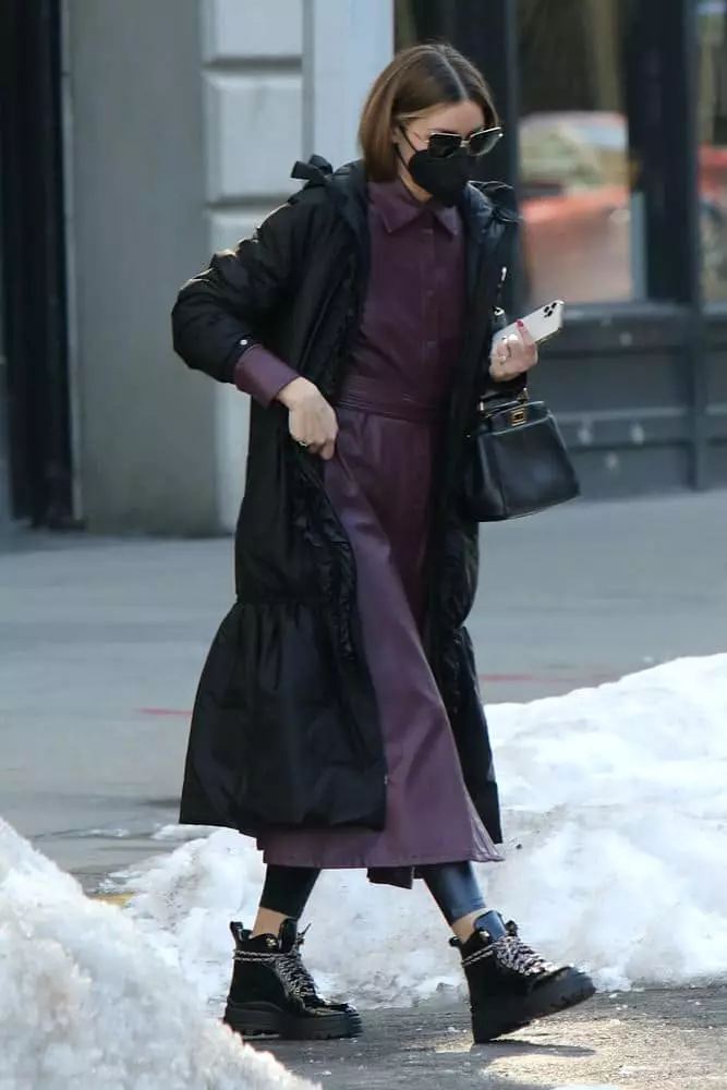 Celebs Brave the Cold Mat Poschen vu Gucci, Fendi a Méi 744_6