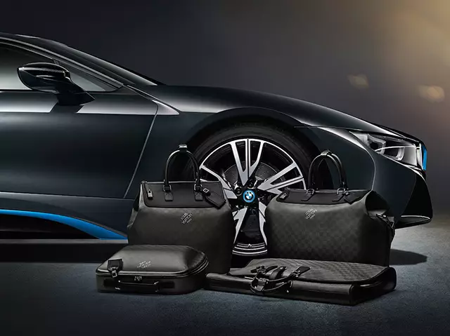 ກະເປົາຫຼາຍວັນຈັນ: Louis Vuitton x BMW i8 Limited Edition ກະເປົາໃສ່ກະເປົ໋າໄຟເບີຄາບອນ 7766_1