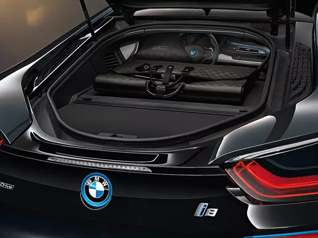 Louis Vuitton x BMW i8 Bagaż z włókna węglowego 5