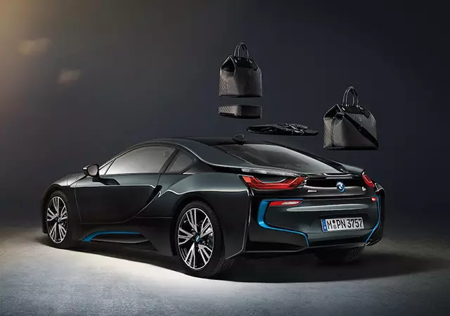 Louis Vuitton x BMW i8 Bagasi Serat Karbon 2