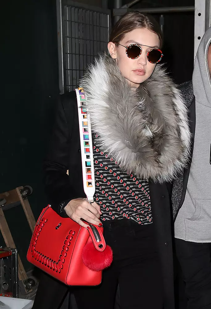 Gigi-Hadid-Fendi-DotCom-Taška