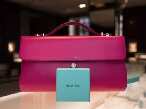 The Perfect Tiffany & Co. 2015. gada pavasara somas dažās no Ņujorkas obligātajām apskates vietām