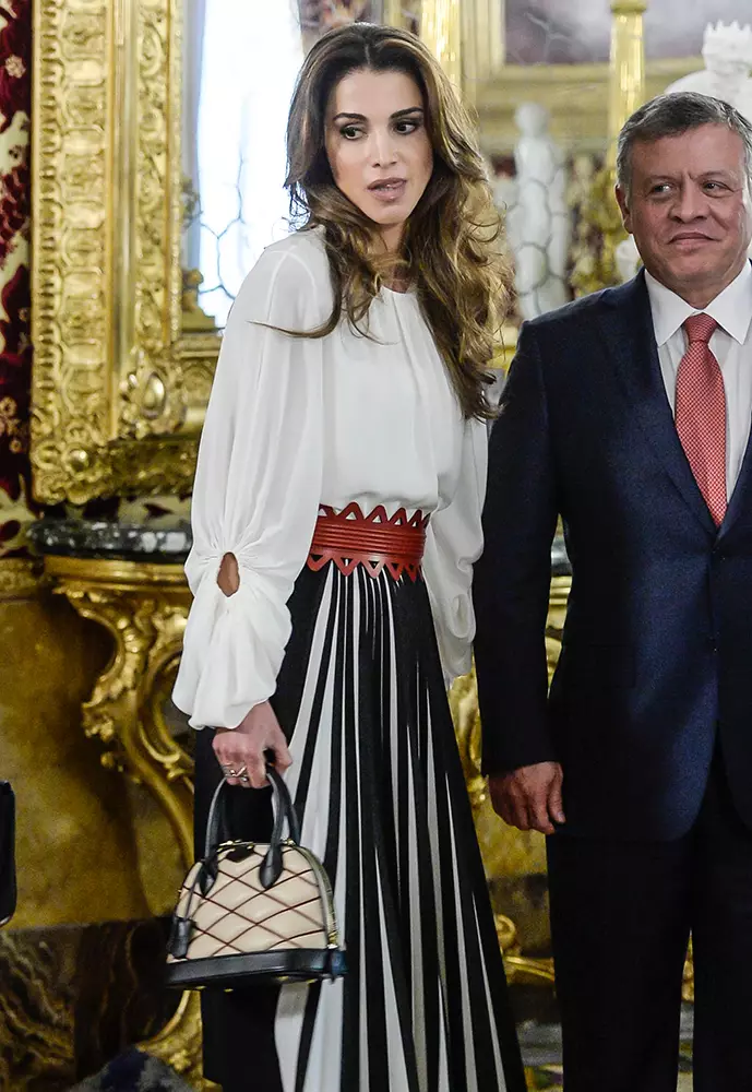 Queen-Rania-of-Jordan-Louis-Vuitton-Matellage-Alma-Bag