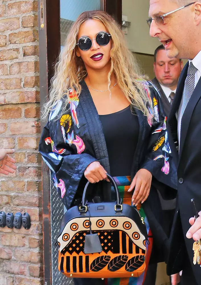 Beyonce-Burberry-Milverton-Satchel