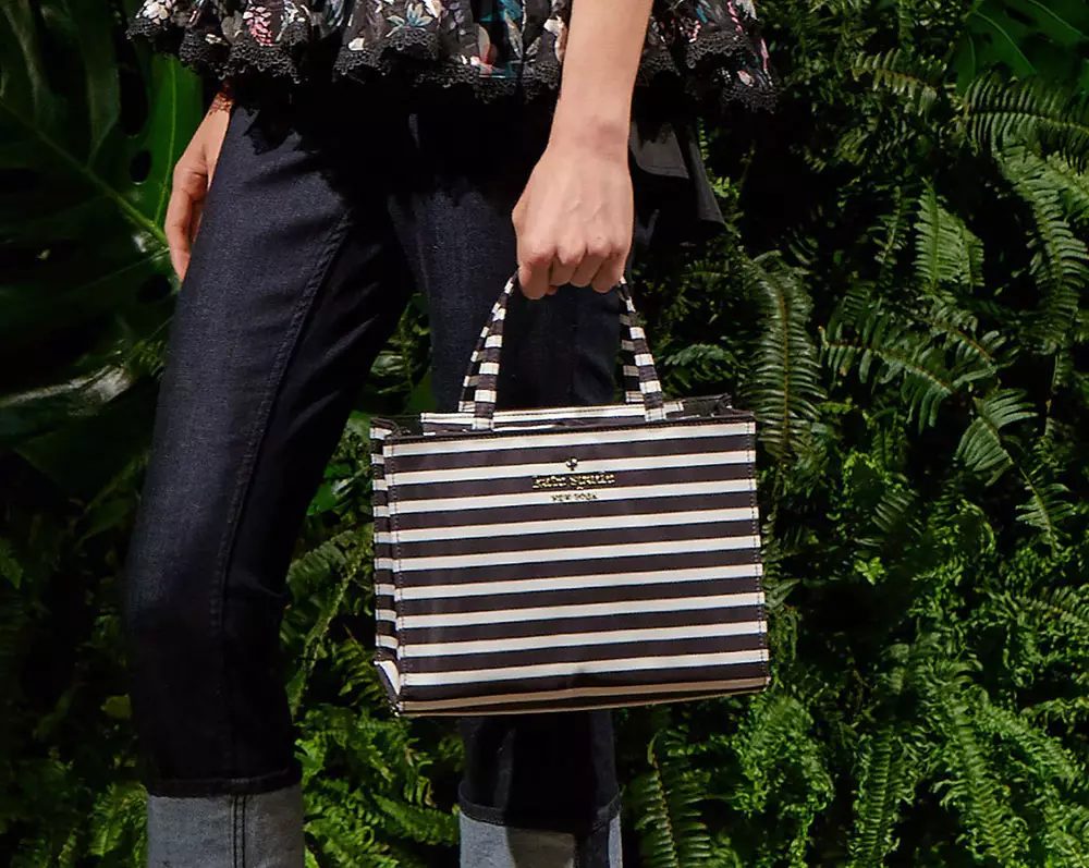 Kate Spade Mbalik menyang Asal-Usul nganggo Tas Cilik Boxy kanggo Musim Semi 2018 8177_10