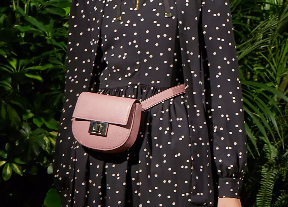 Kate Spade Mbalik menyang Asal-Usul nganggo Tas Cilik Boxy kanggo Musim Semi 2018 8177_19