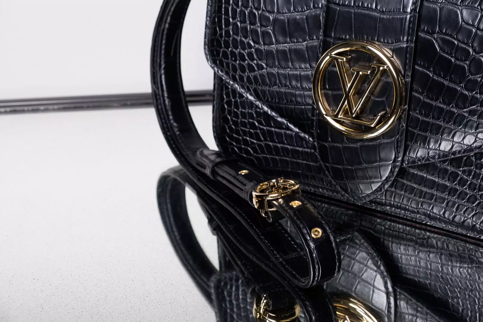 Una mirada a los exclusivos y raros bolsos exóticos de Louis Vuitton 828_3