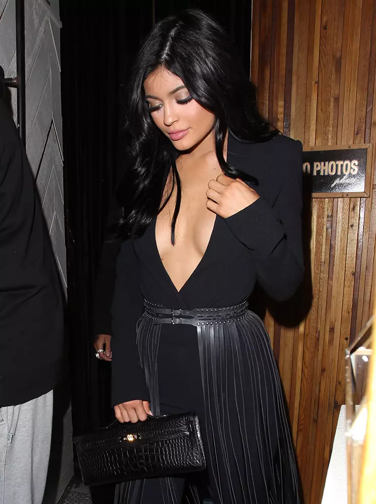 Kylie-Jenner-Hermes-Kelly-Cut-Crocodile-Clutch