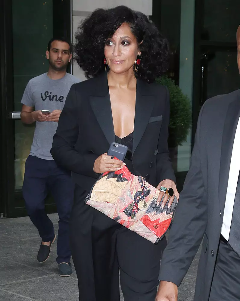 Tracee-Ellis-Ross-Miksĉifona-Kuĉilo