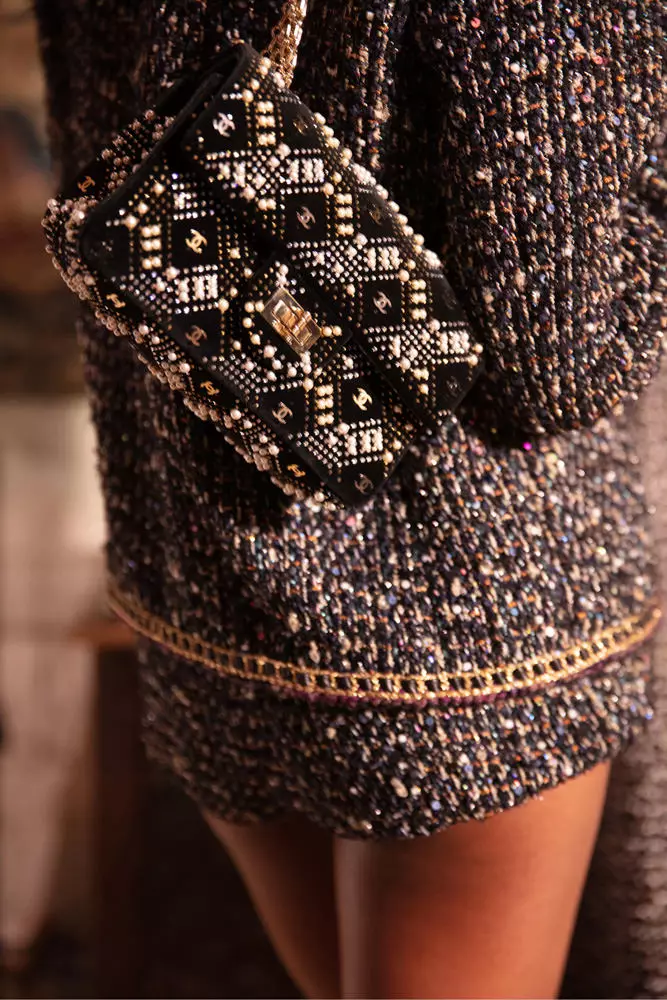 بىرىنچى قاراش: Chanel نىڭ Métiers d'Art 2021 سومكىسى 864_11