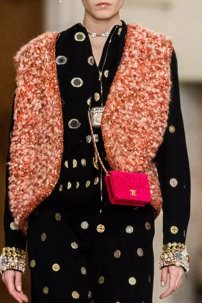 بىرىنچى قاراش: Chanel نىڭ Métiers d'Art 2021 سومكىسى 864_12