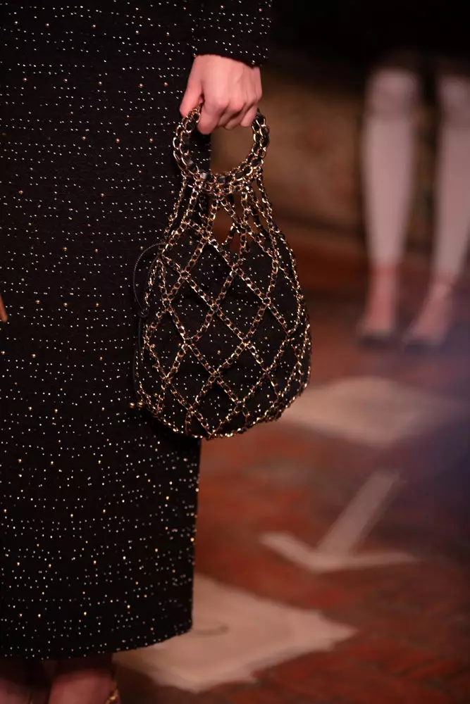 Primer vistazo: los bolsos Métiers d'Art 2021 de Chanel 864_3