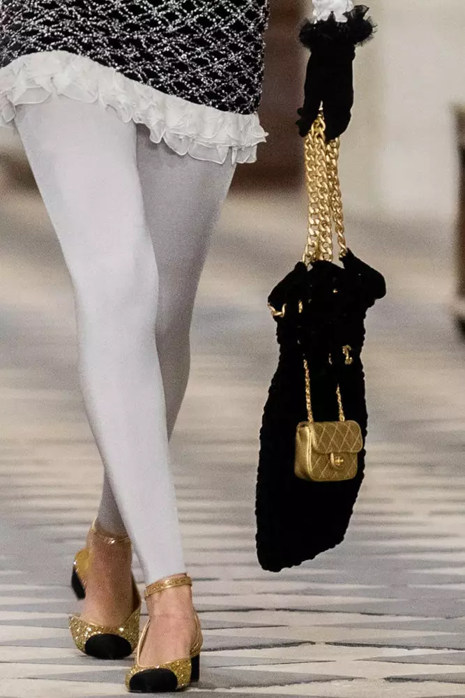 بىرىنچى قاراش: Chanel نىڭ Métiers d'Art 2021 سومكىسى 864_4