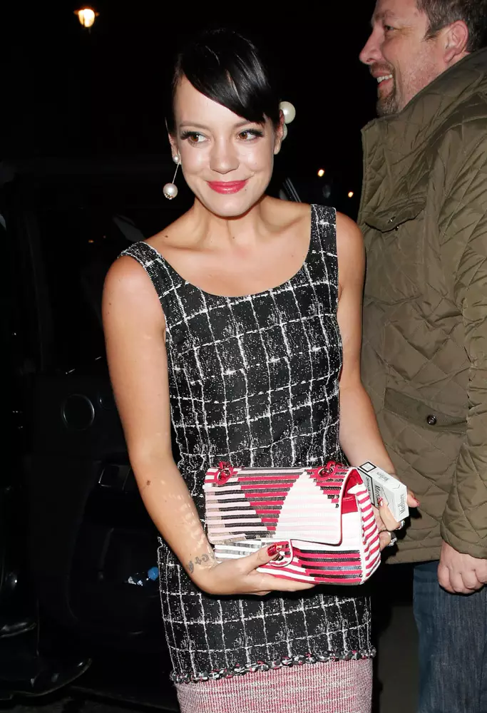 De mange poser af Lily Allen-31