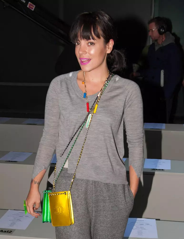 De mange poser af Lily Allen-33