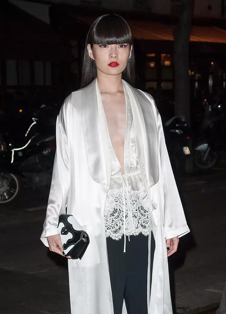 I-Kozue-Akimoto-Givenchy-Bow-Cut-Clutch