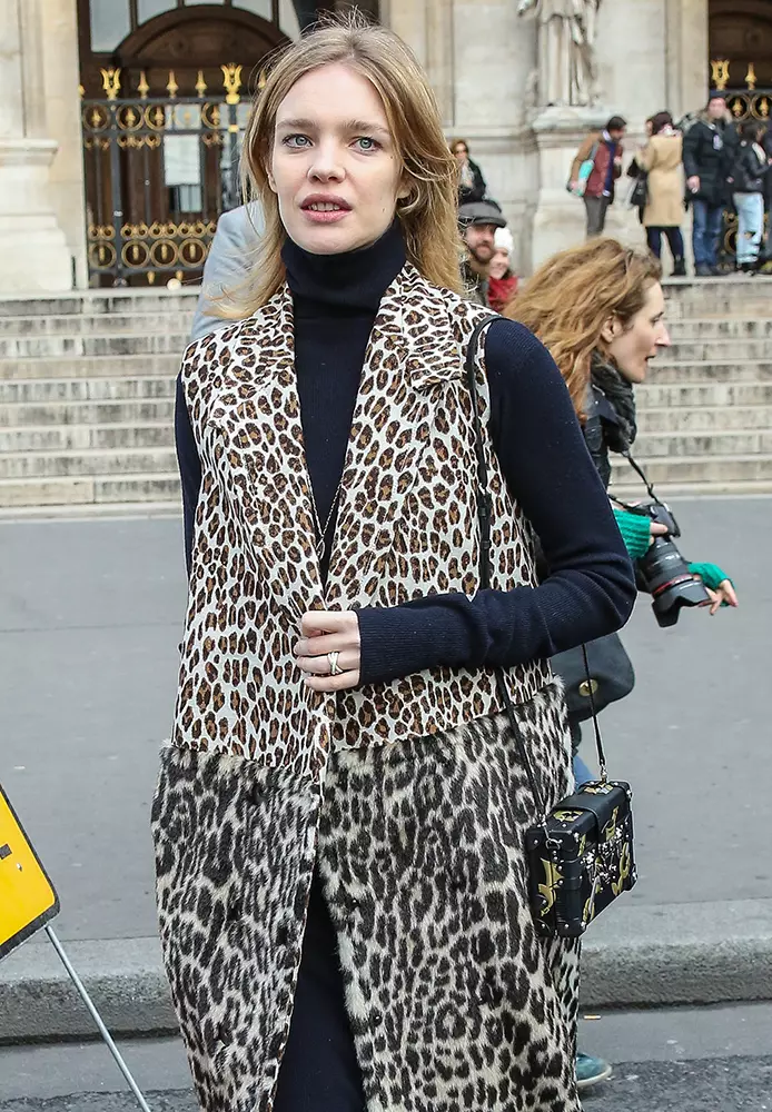 Natalia-Vodianova-Louis-Vuitton-Petite-Malle-Beg