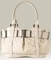 Сафеди зимистонро бо Burberry бисанҷед 8907_1