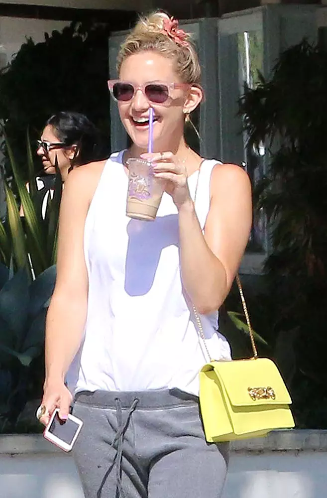 Kate-Hudson-Versace-Signatur-Flap-Bag