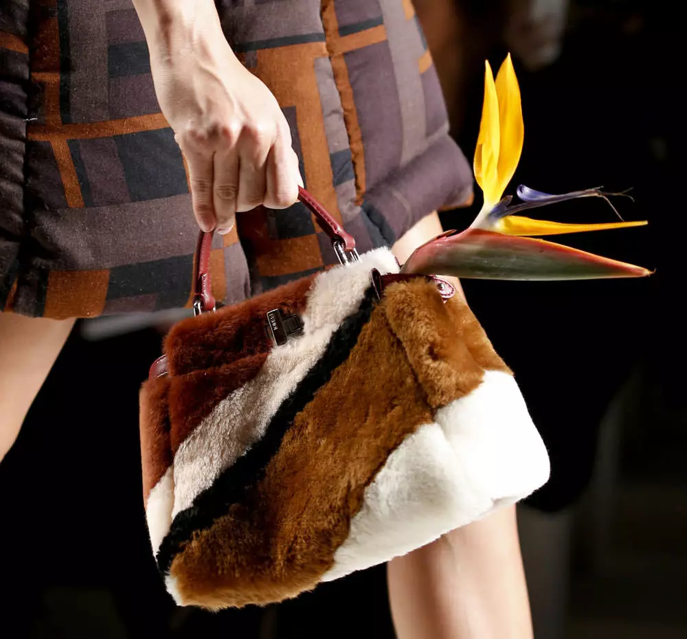 Tingnan ang Fendi's Fall 2015 Runway Bags, Flowers Not Included 8950_1