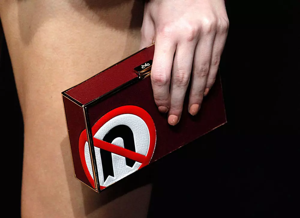 Anya-Hindmarch-Fall-2015-Machau llaw-26