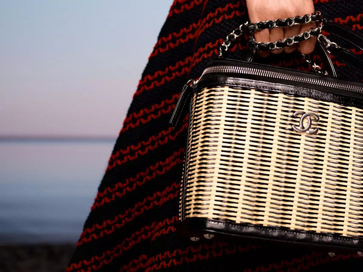 Chanel's Cruise 2021-vesker har nettopp truffet butikker