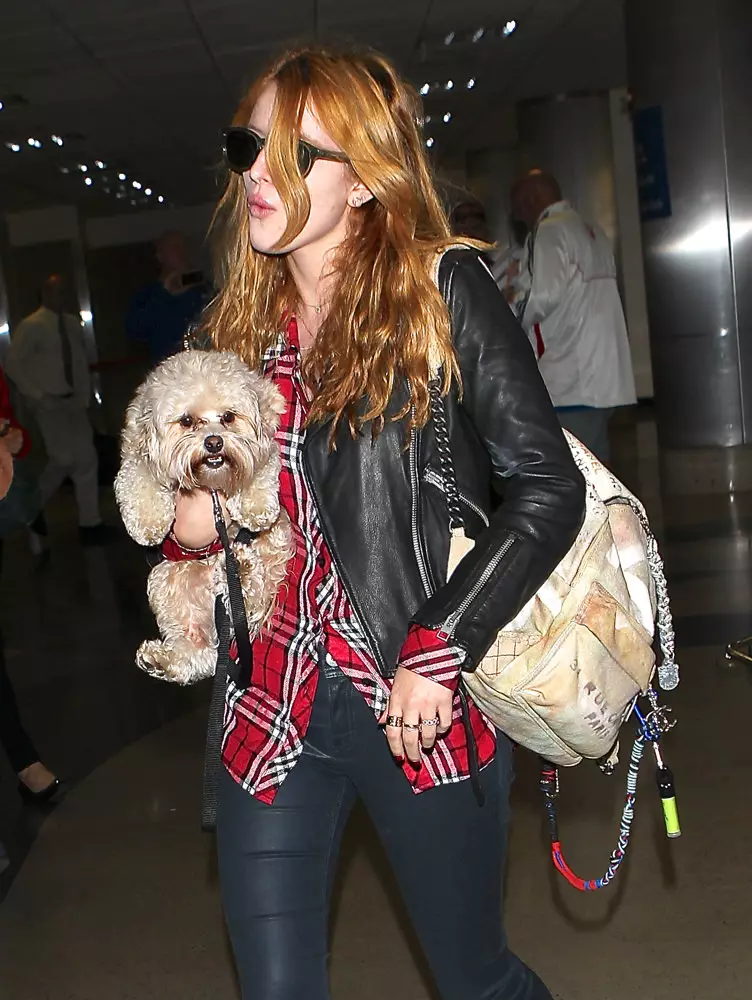 Si Bella Thorne niabot sa LAX